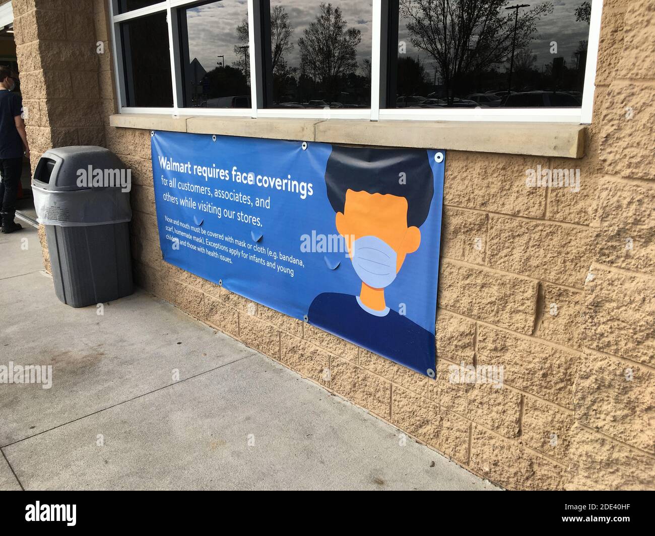 Augusta, Ga USA 11 25 20: Walmart Supercenter covid-19 mask required ...