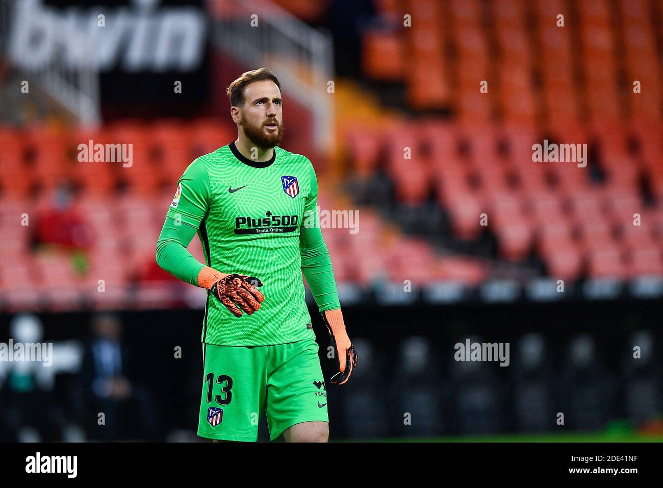 VALENCIA, SPAIN - NOVEMBER 28: goalkeeper Jan Oblak of Atletico Madrid ...