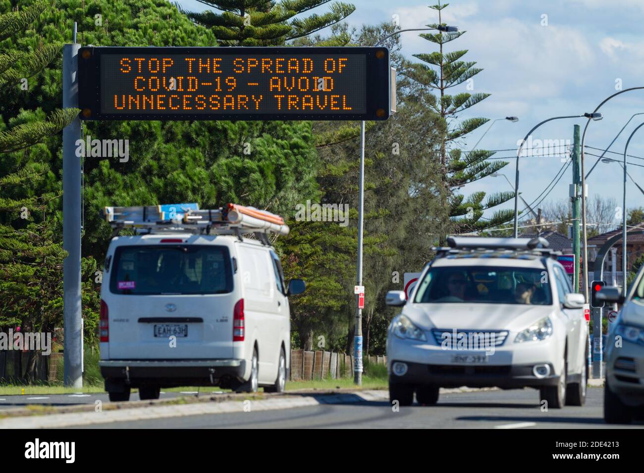 Traffic on General Holmes Drive at Kyeemagh on Botany Bay near Sydney ...