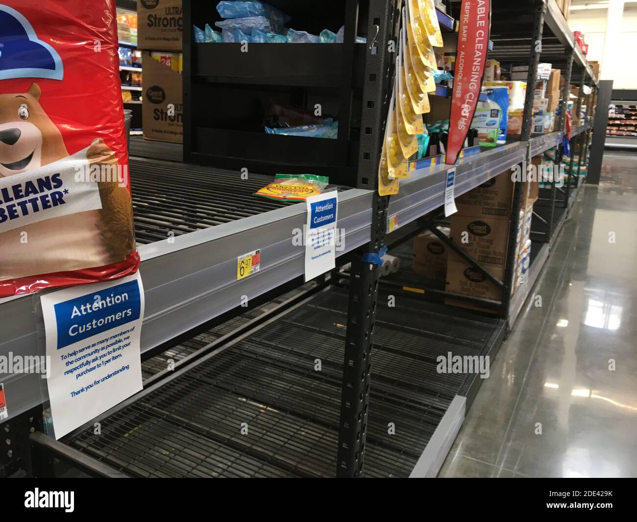 Supermarket sections hi-res stock photography and images - Alamy