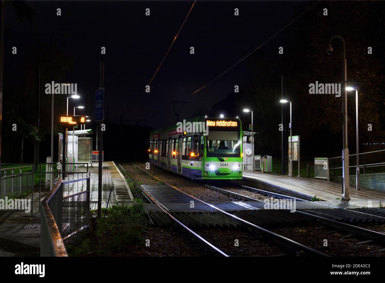 First London trams Croydon Tramlink Bombardier flexitiy swift CR4000 ...