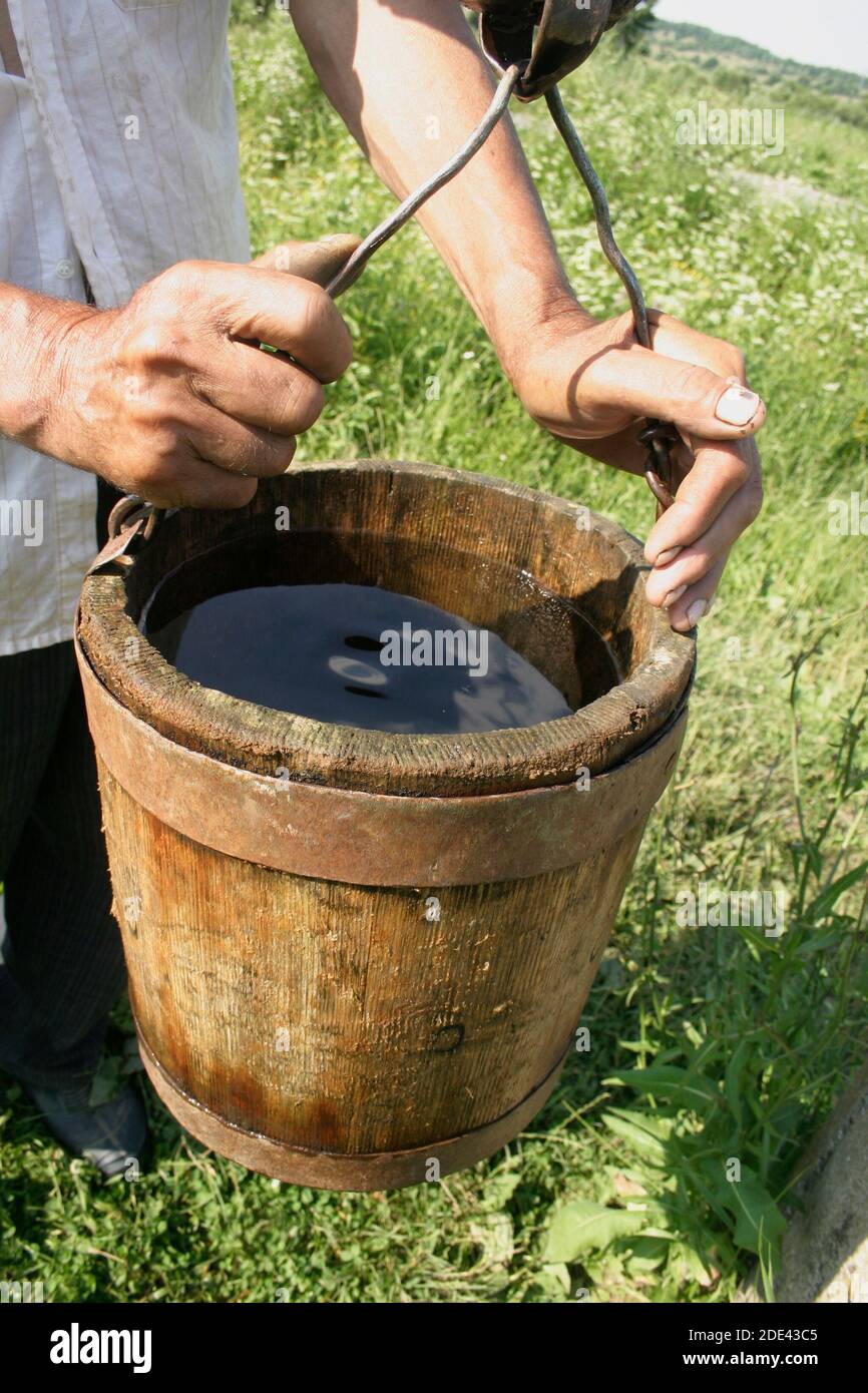 Man drawing water from a well hi-res stock photography and images - Alamy