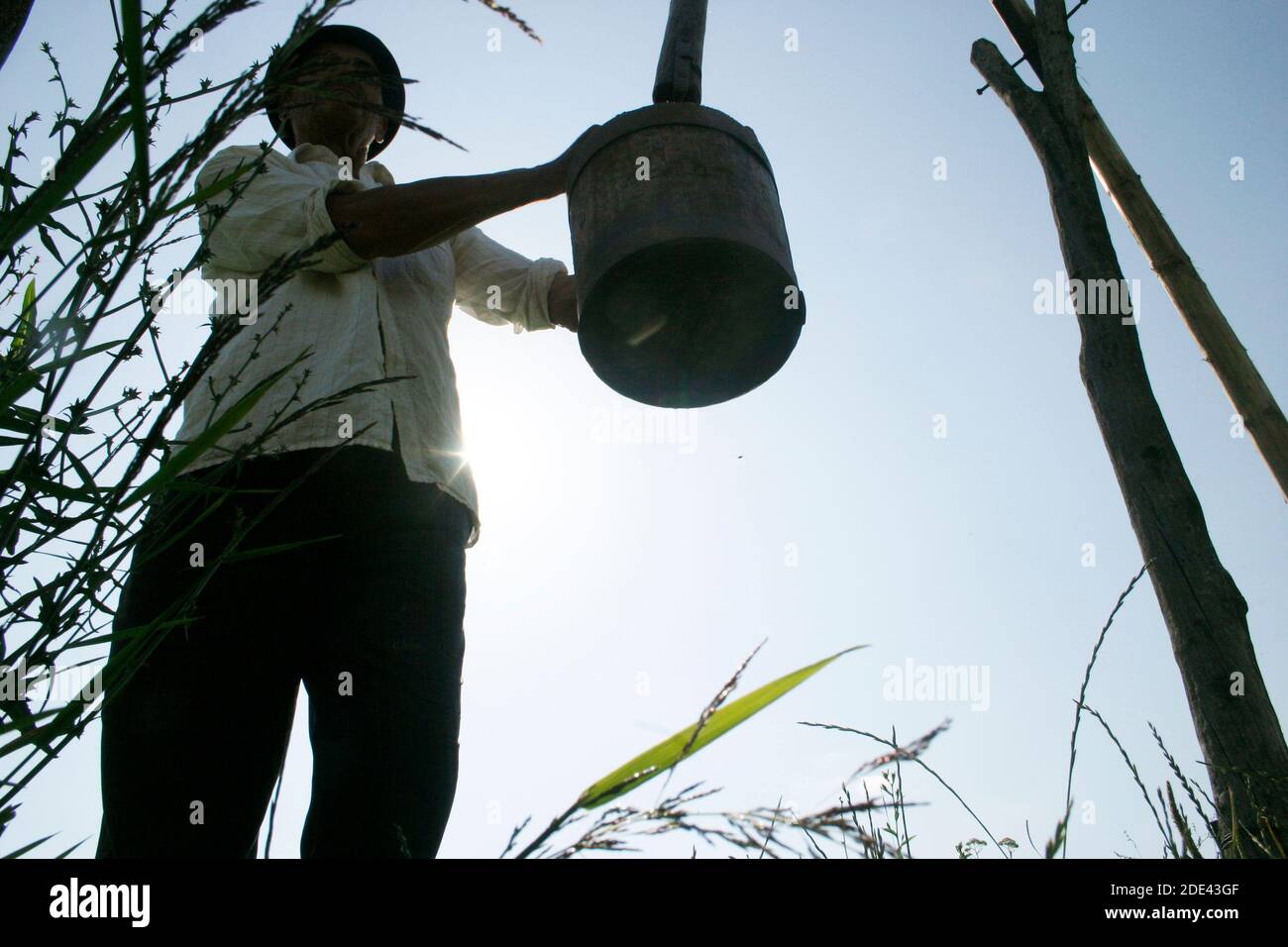 Drawing water from well bucket hi-res stock photography and images - Alamy