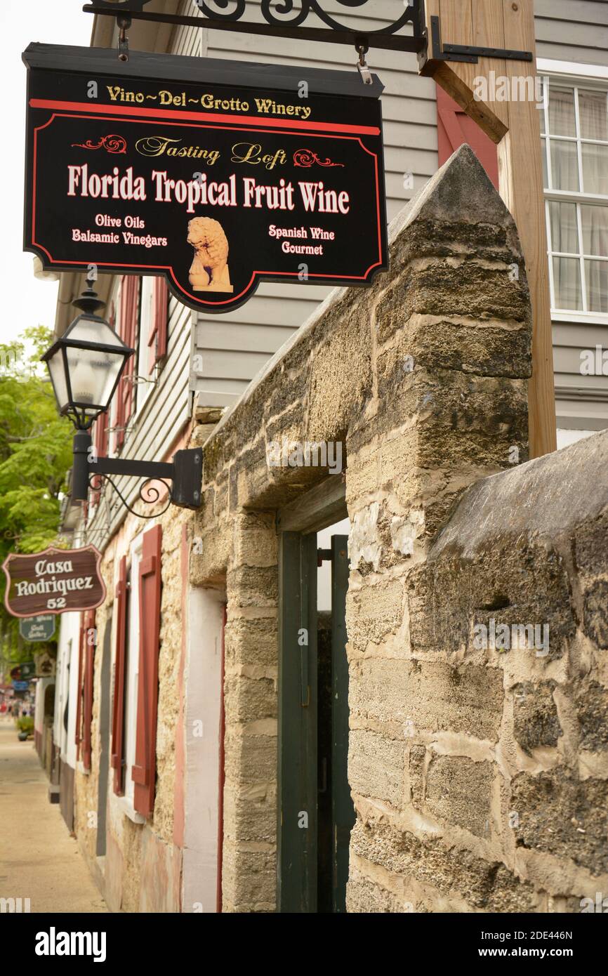 Overhead shop frontage hi-res stock photography and images - Alamy