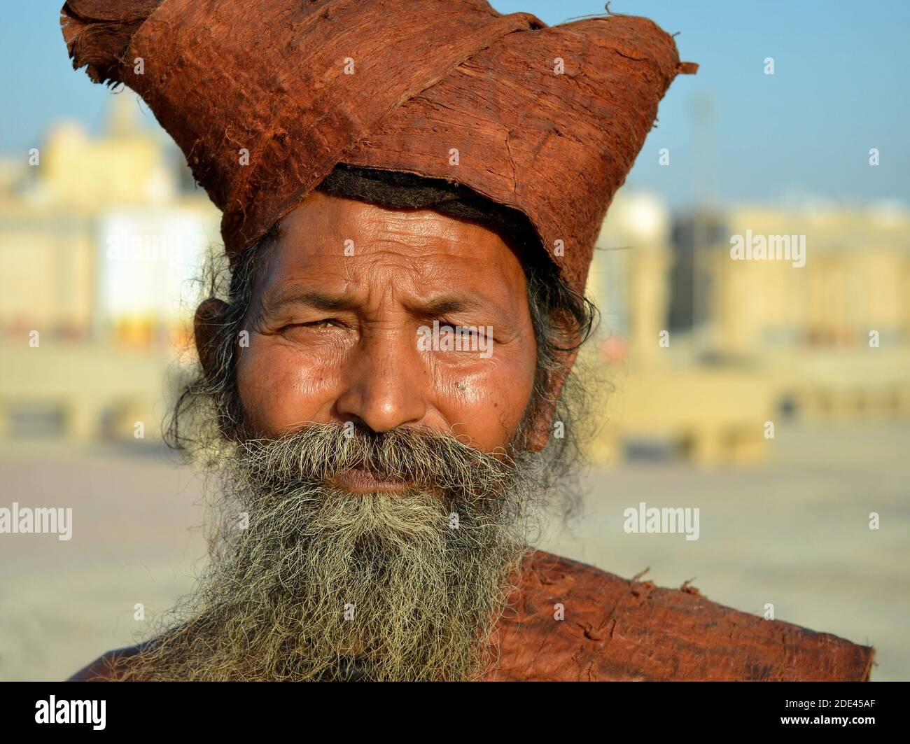 Tree hugger india hi-res stock photography and images - Alamy