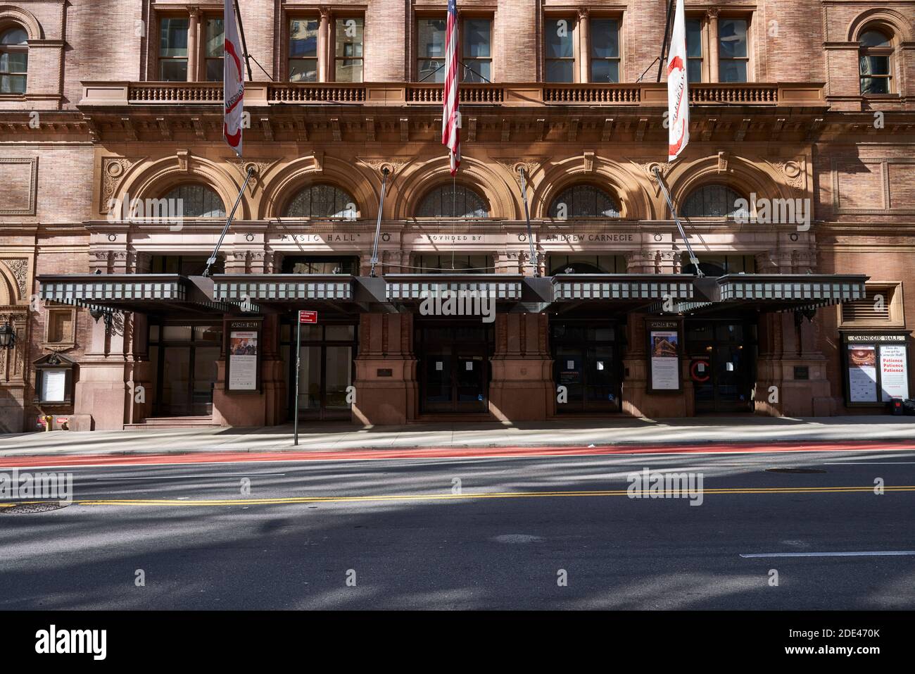 Carnegie hall new york exterior hi-res stock photography and images - Alamy