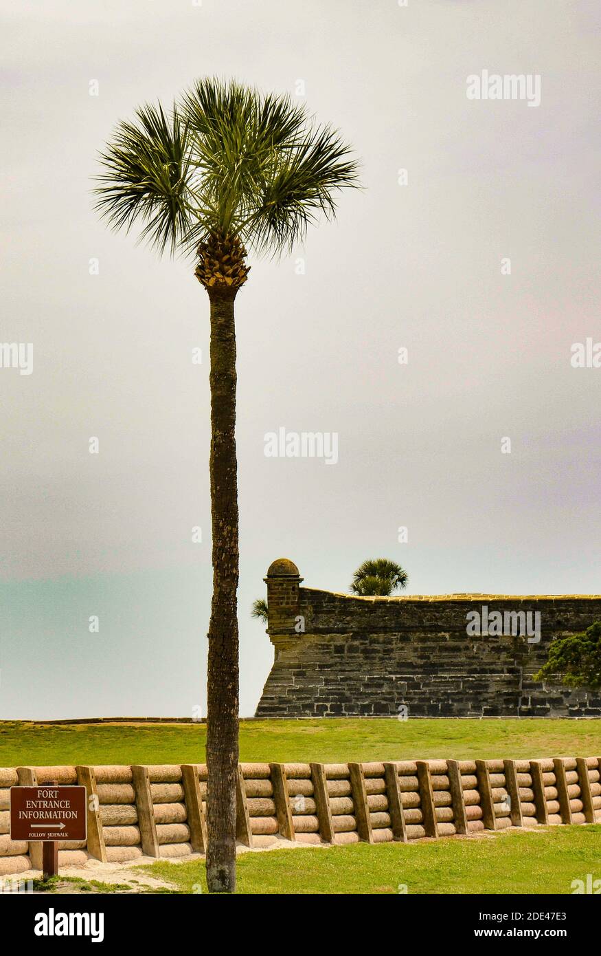 An overcast day in St. Augustine, FL at the Castillo de San Marcos ...