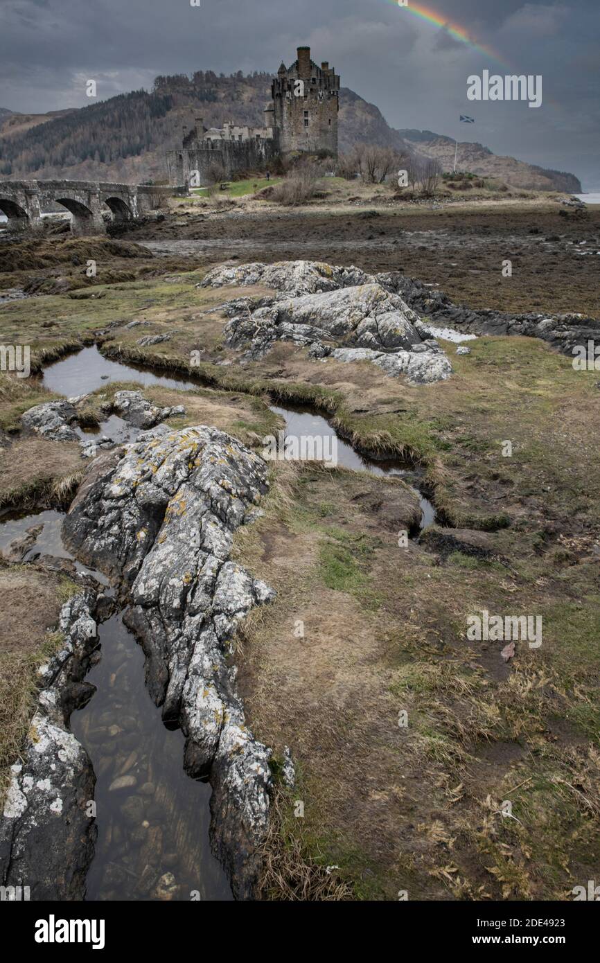 Scottish castle rainbow hi-res stock photography and images - Alamy