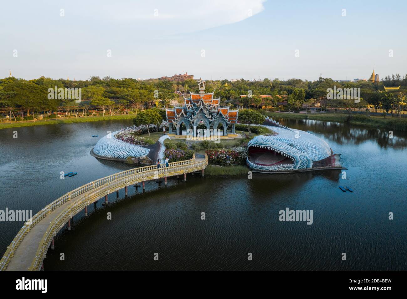 Thailand bangkok aerial view temple hi-res stock photography and images ...