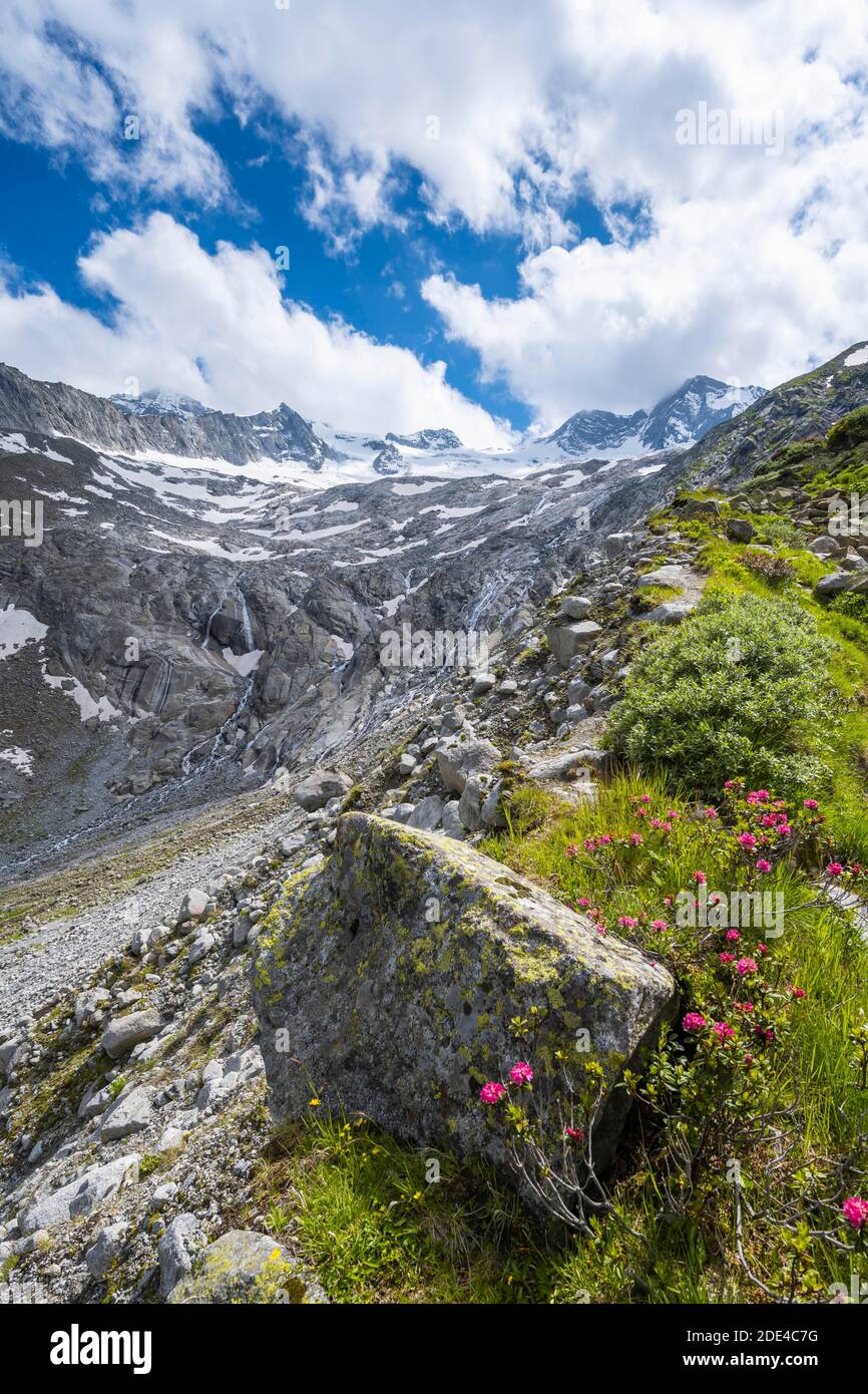 Moraine landscape hi-res stock photography and images - Alamy