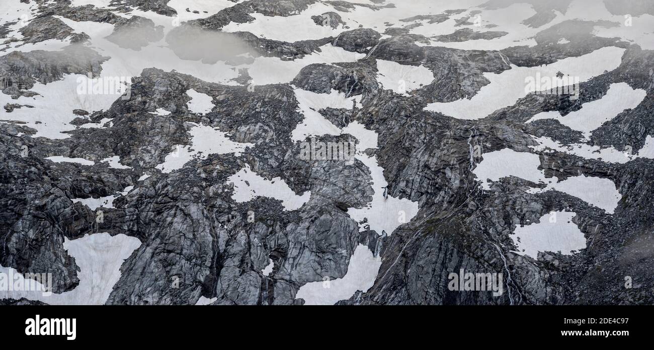 Snowfields in rock, high alpine landscape, Zillertal Alps, Zillertal ...