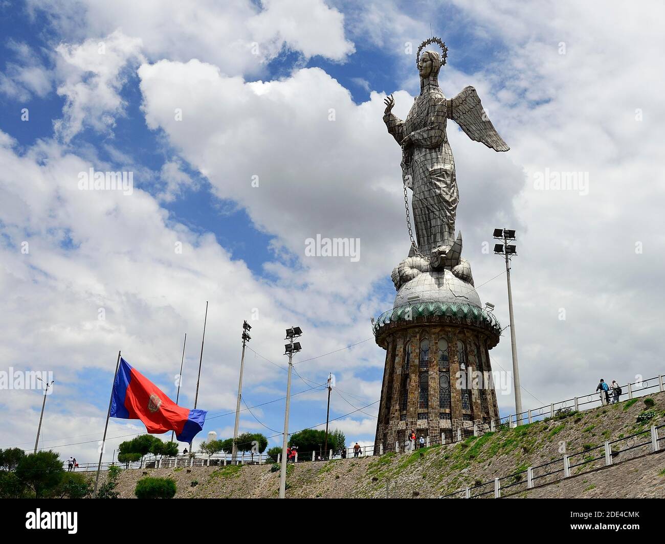 Statue of the Virgin Mary Virgen del Panecillo at the Mirador de ...