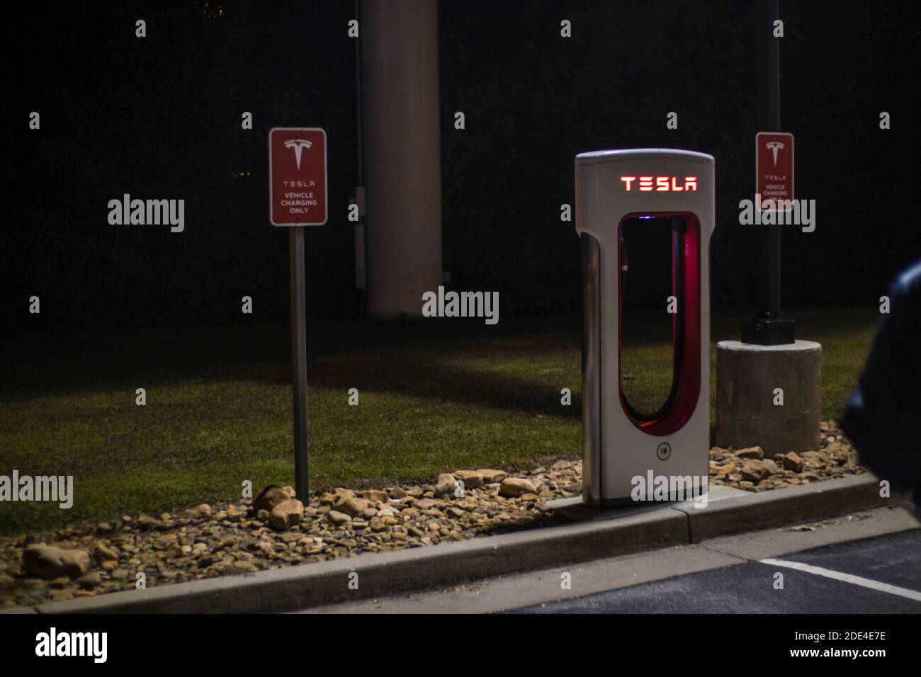 Augusta, Ga USA 11 23 20: Tesla Car charging station and signs at night ...