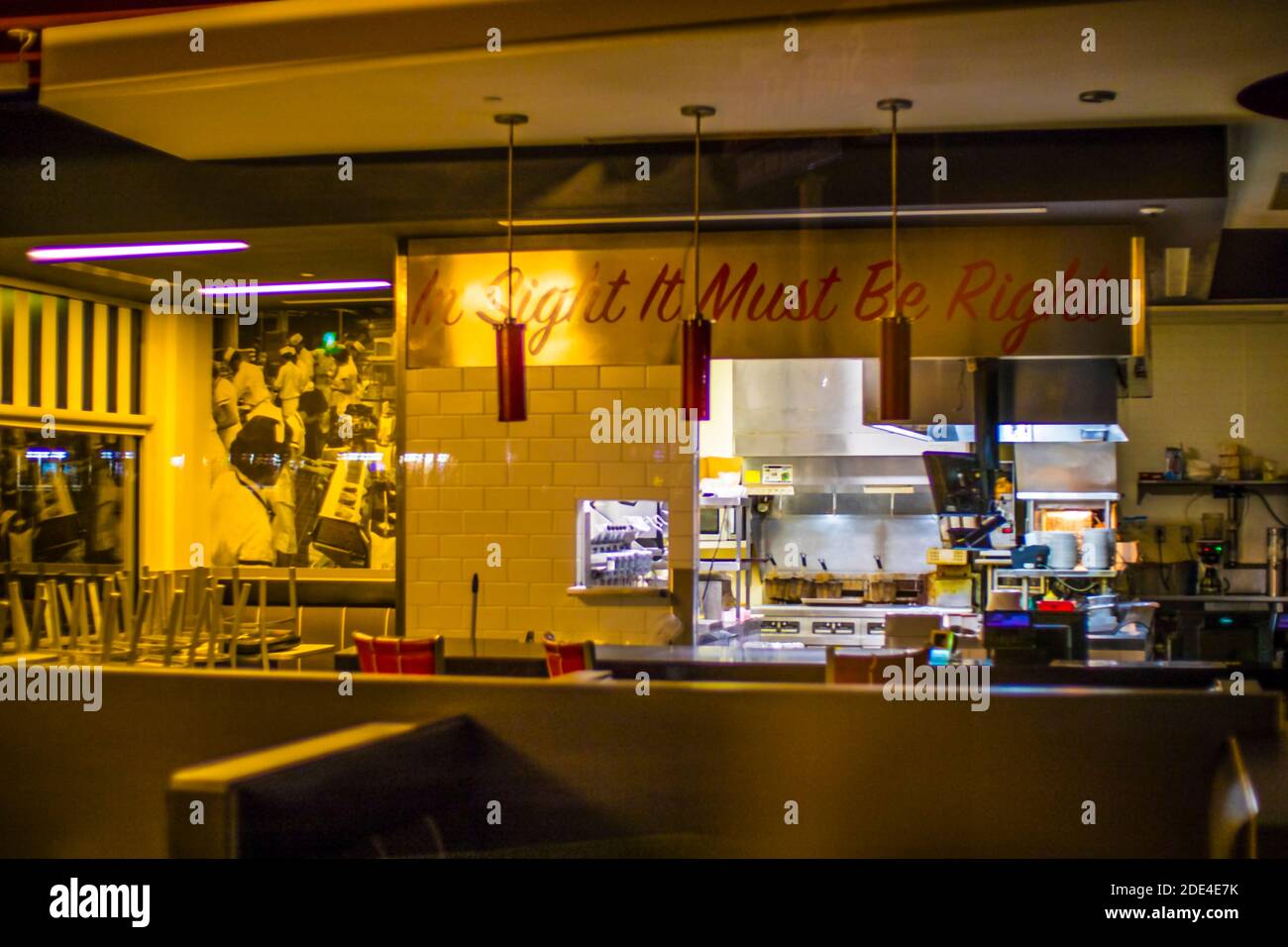 Augusta, Ga USA 11 23 20: Steak n Shake fast food restaurant at night ...