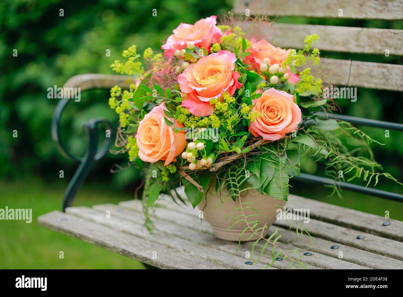 Bouquet of roses, bouquet on garden bench, LOCKED FOR POST CARD AND ...