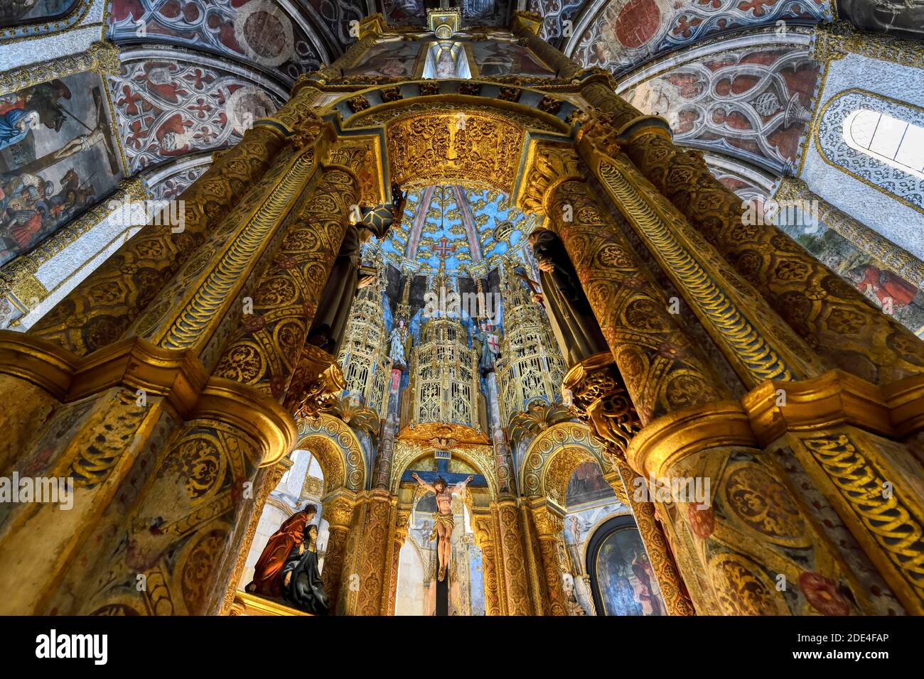 Charola, Templar round Church, Castle and Convent of the Order of ...