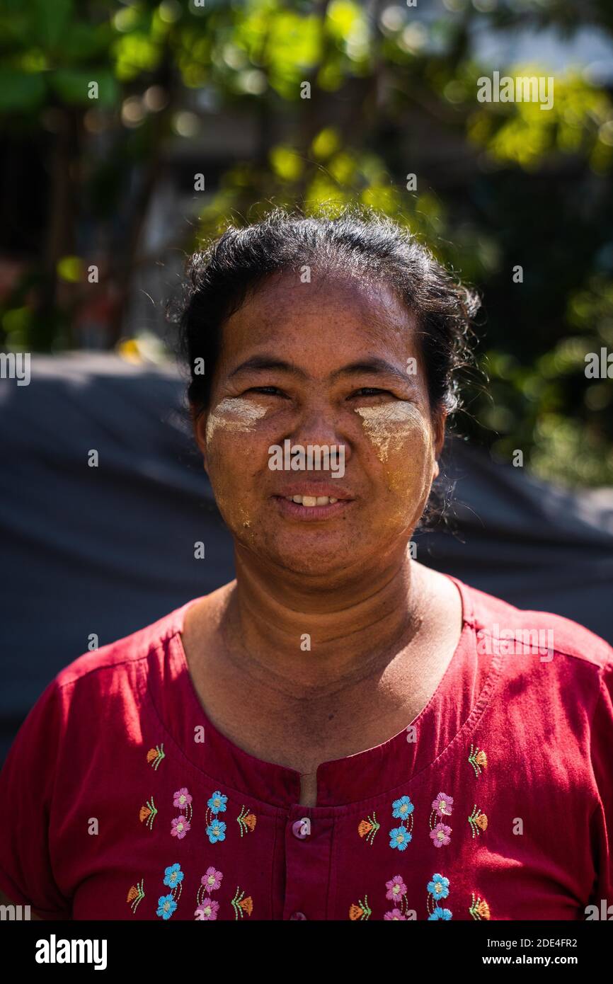 Myanmar face painting hi-res stock photography and images - Alamy