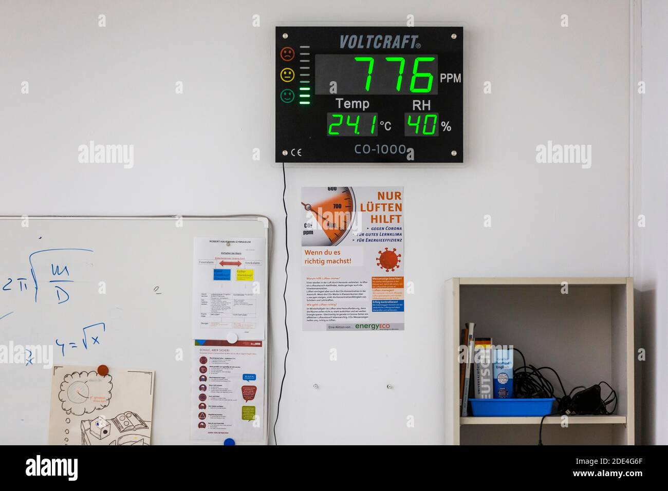 Carbon dioxide monitor school hi-res stock photography and images - Alamy