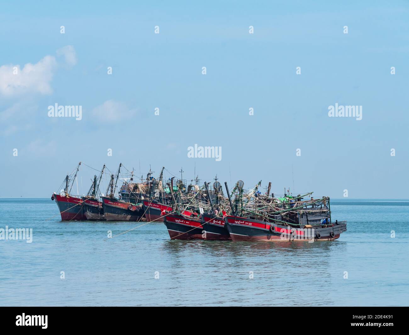 Myanmar fishing boats hi-res stock photography and images - Alamy