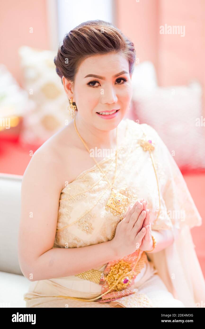 Pre wedding photo of Thai bride in a pavillion in the middle of the ...