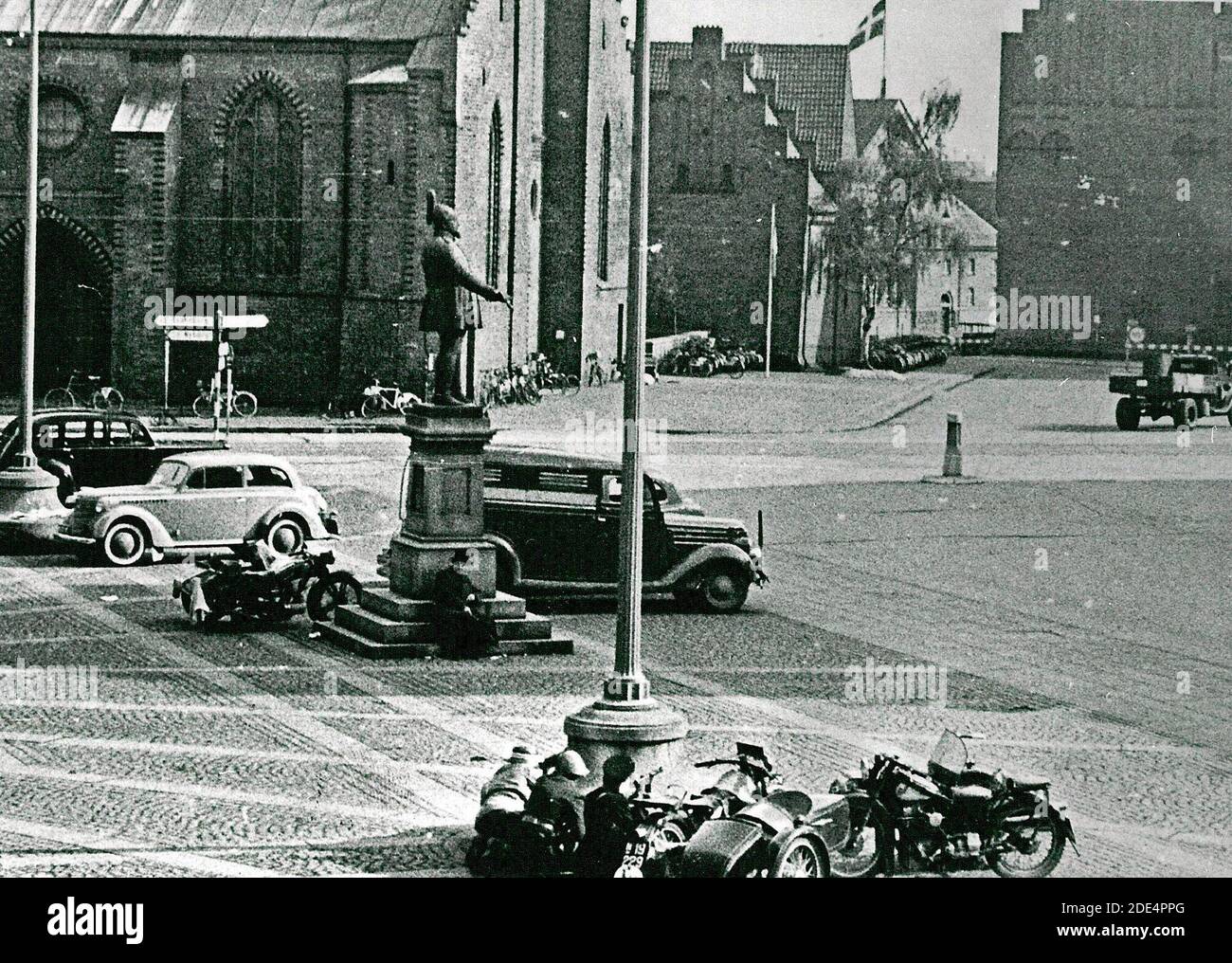 Members of the resistance movement in fight with German soldiers ...
