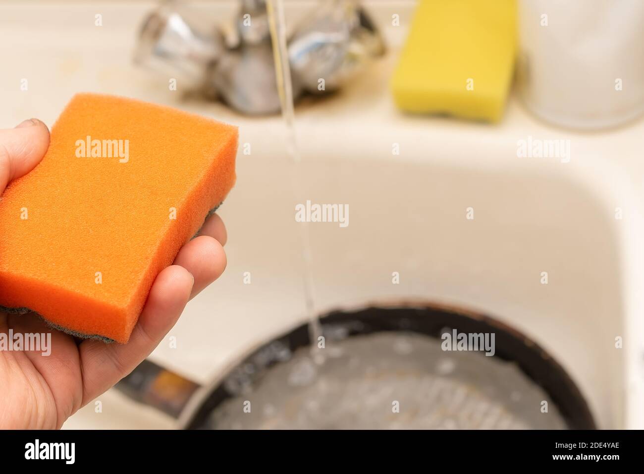 Hand Washing Pan Kitchen High Resolution Stock Photography and Images ...