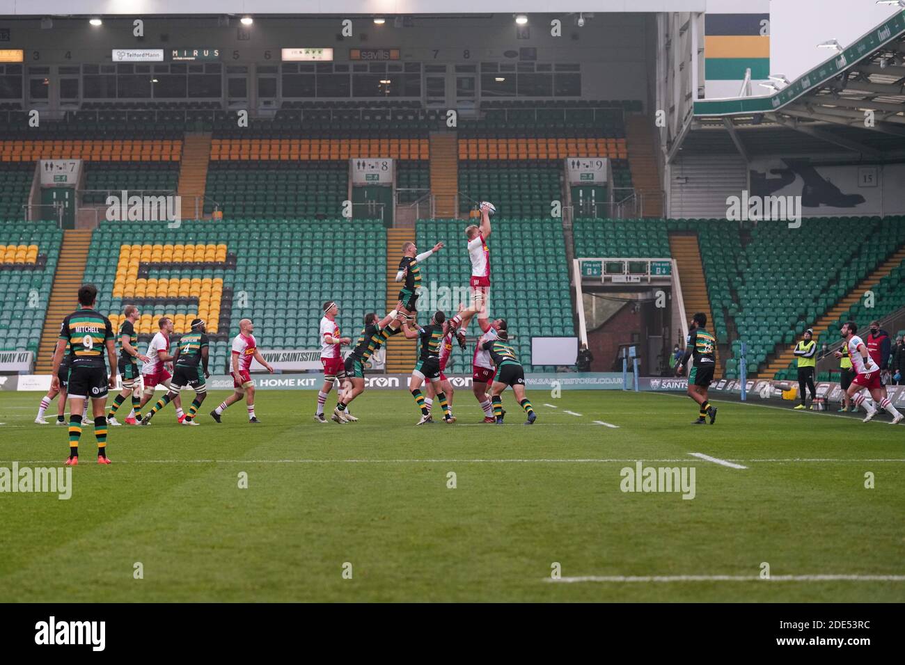 Wins lineout hi-res stock photography and images - Alamy