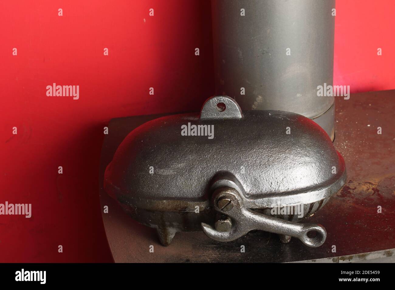Stove top cast iron potato baker closed view Stock Photo - Alamy