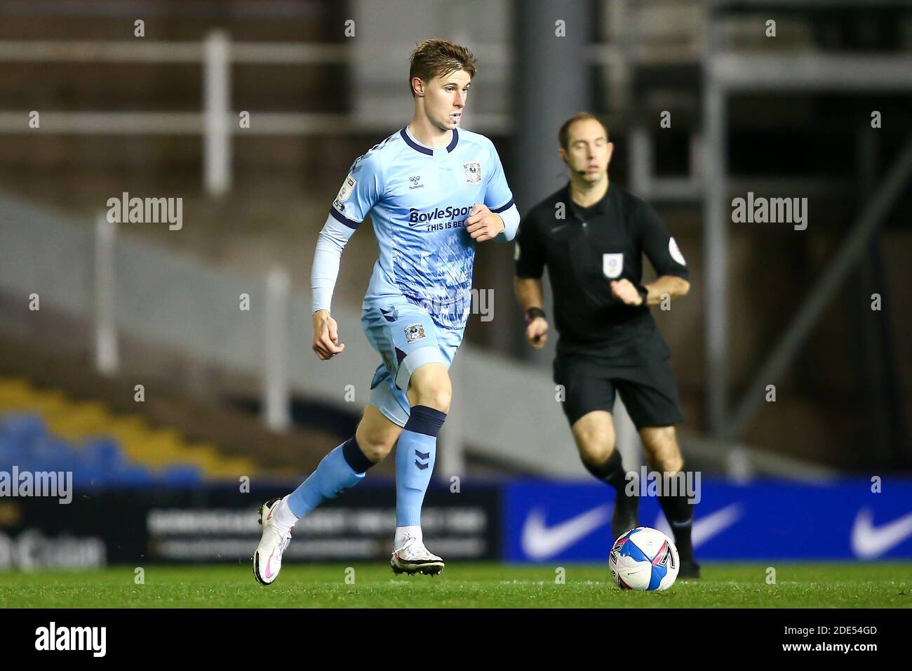 Ben Sheaf #14 of Coventry City dribbles the ball Stock Photo - Alamy