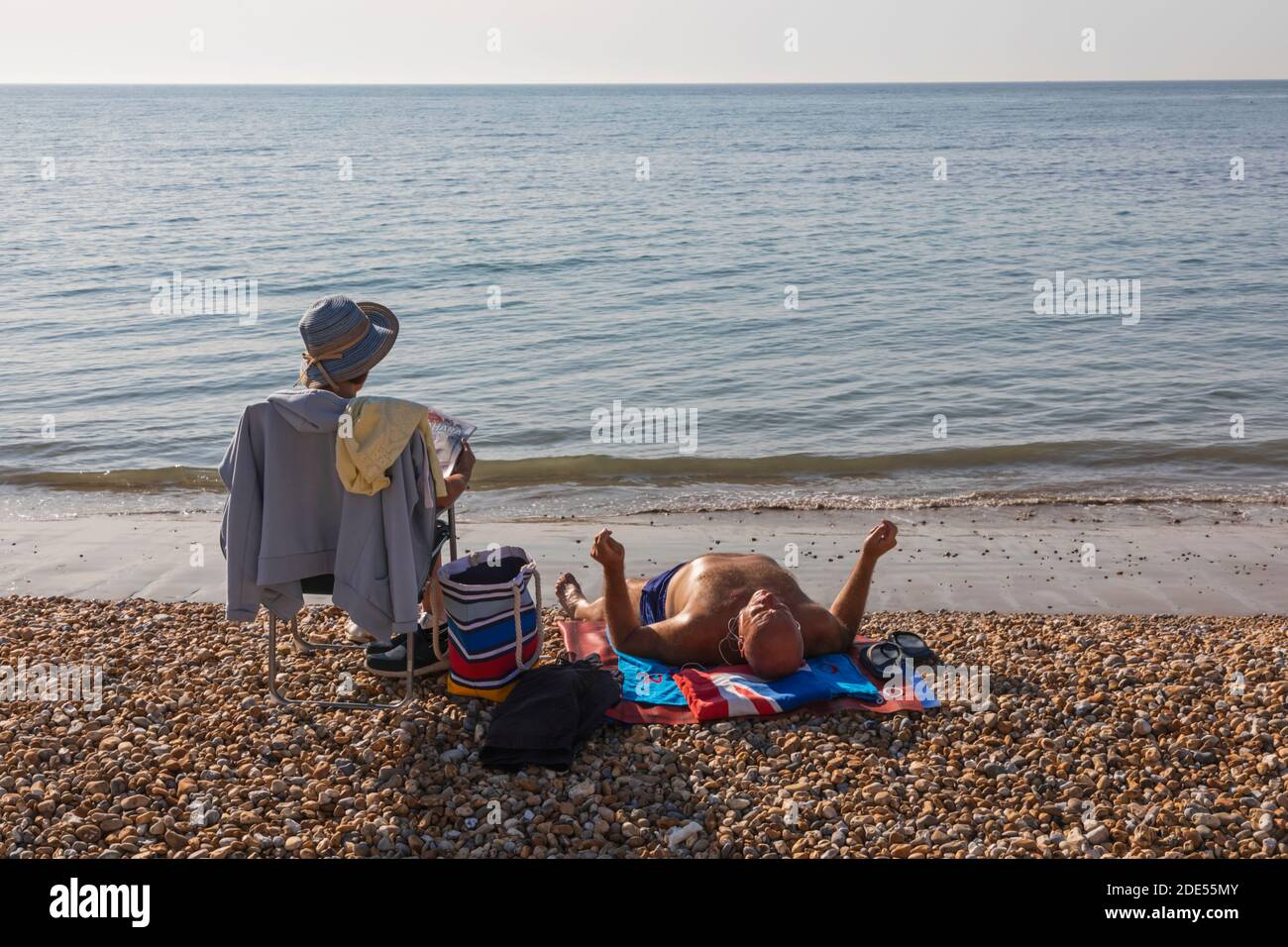 Beach sunbathing relaxing hi-res stock photography and images - Alamy