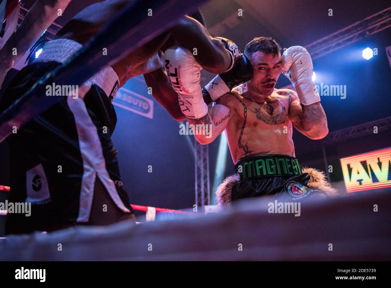 Uppercut boxing hi-res stock photography and images - Alamy