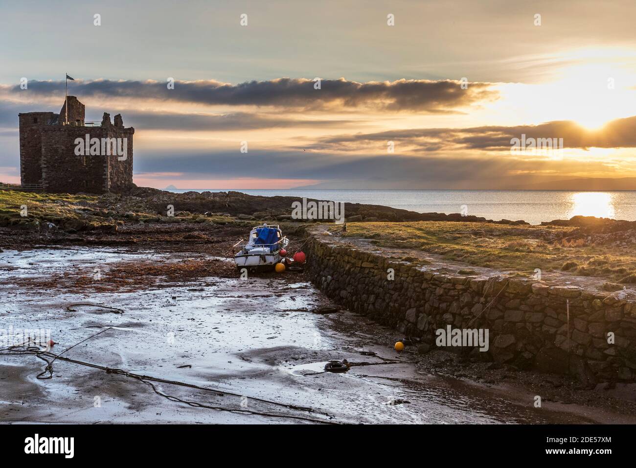 Medieval harbour hi-res stock photography and images - Alamy