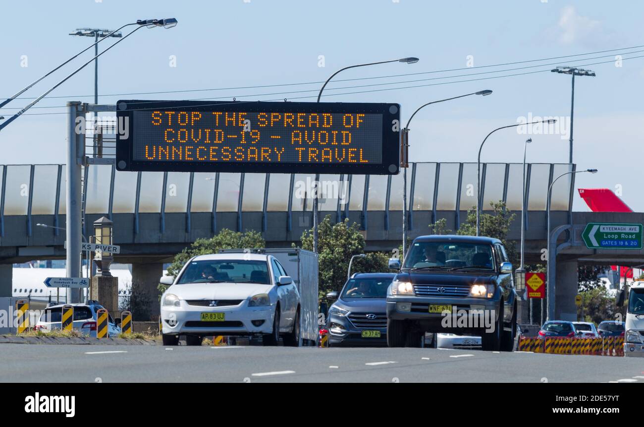 Traffic on General Holmes Drive and the Endeavour Bridge near Botany ...