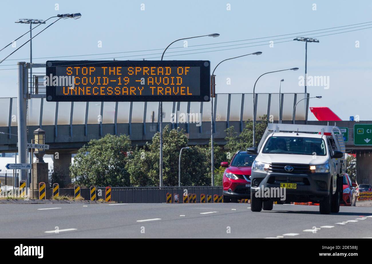 Traffic on General Holmes Drive and the Endeavour Bridge near Botany ...