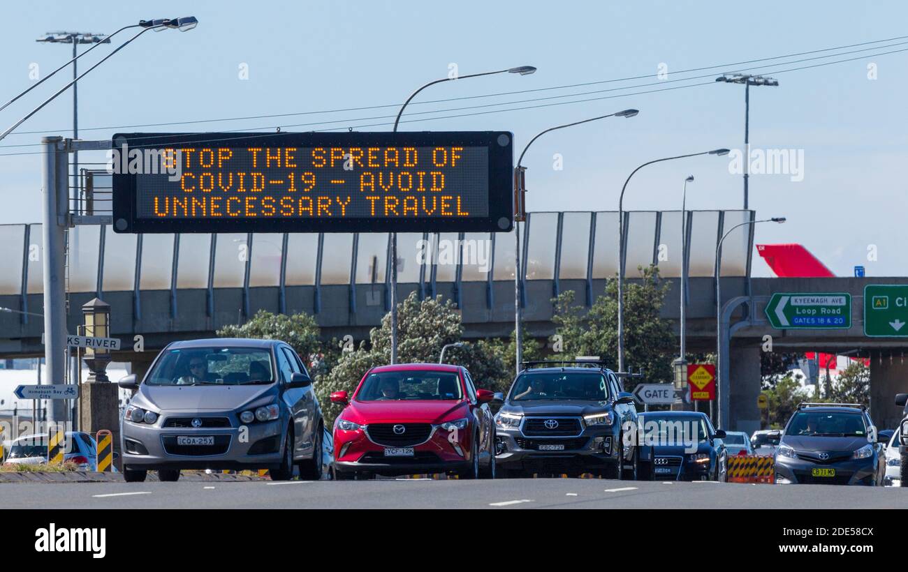 Traffic on General Holmes Drive and the Endeavour Bridge near Botany ...
