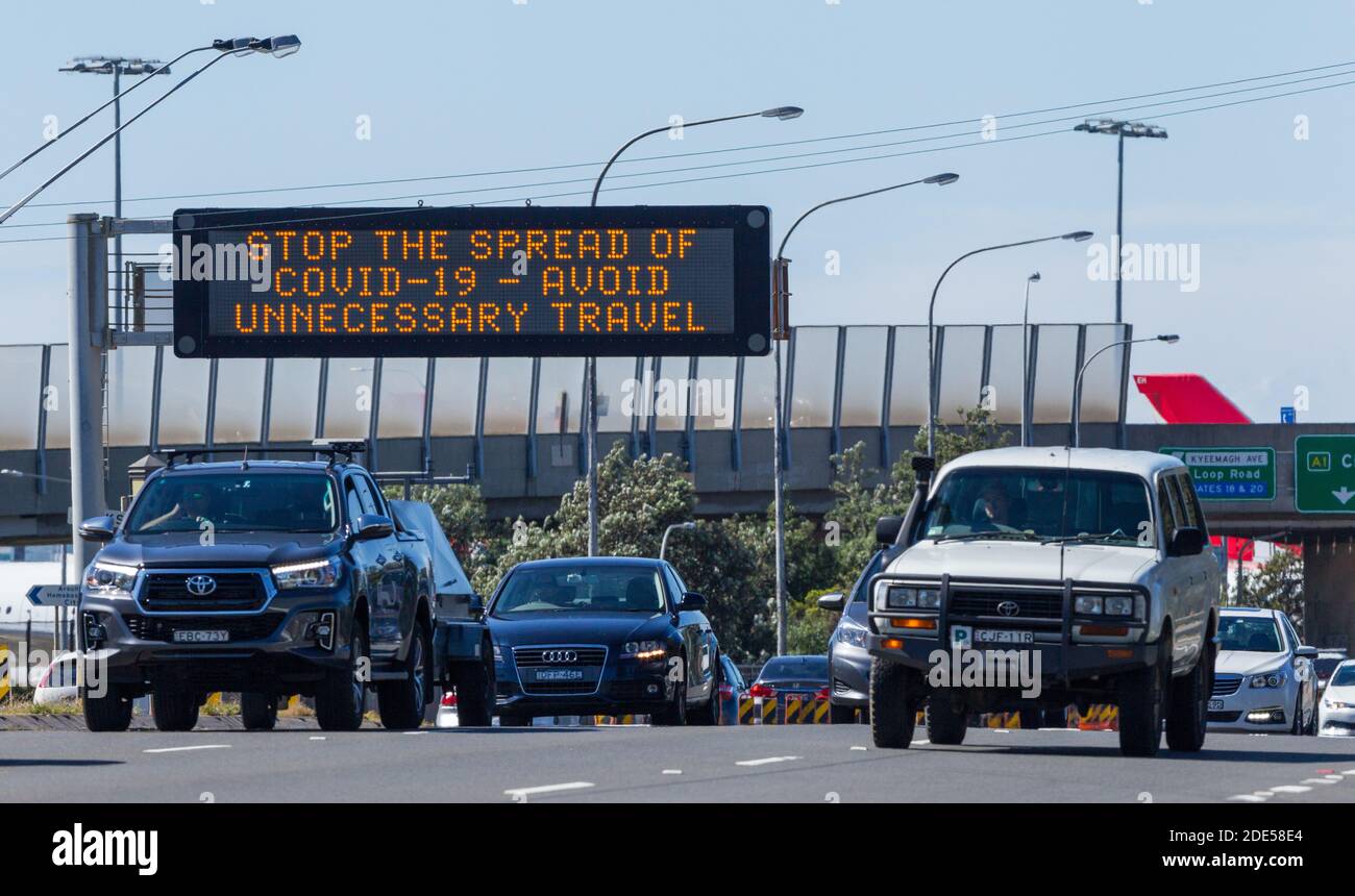 Traffic on General Holmes Drive and the Endeavour Bridge near Botany ...