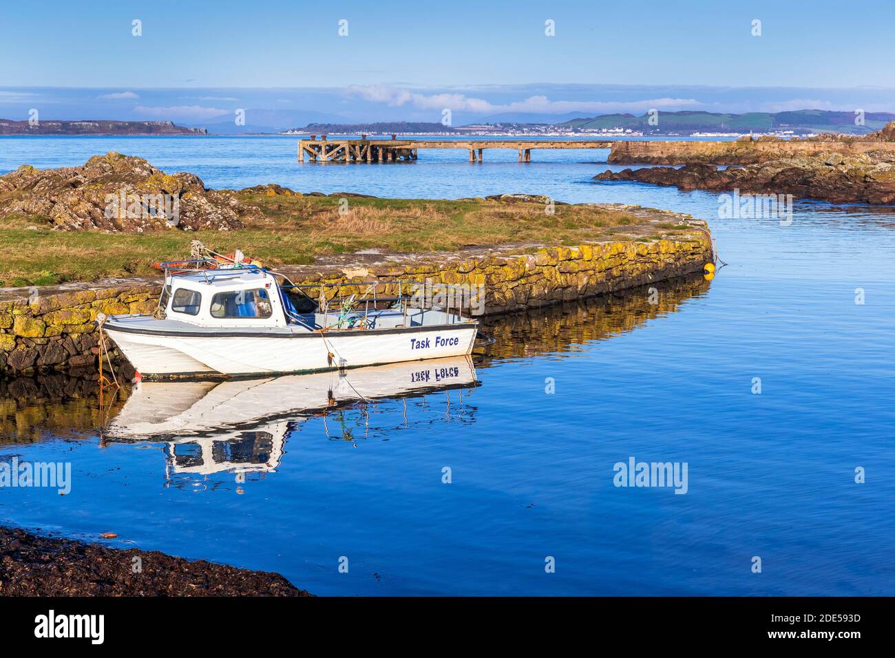 Firth of clyde beach portencross hi-res stock photography and images ...