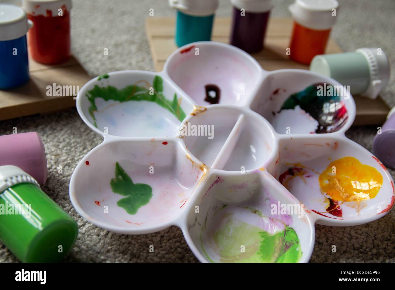 Various children's paint pots with mixing tray. Family fun activity to ...