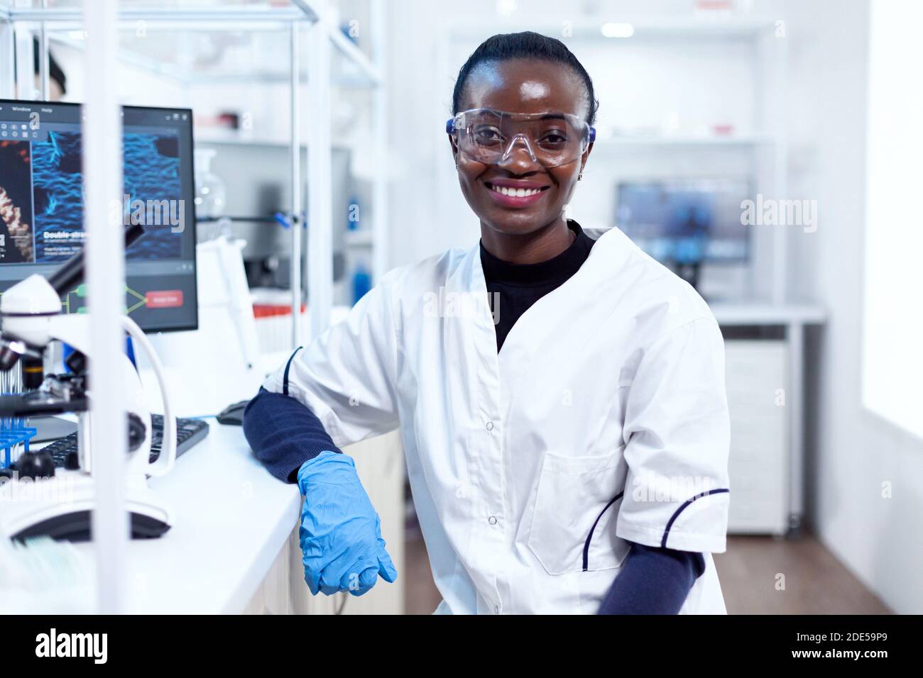 African scientists hi-res stock photography and images - Alamy
