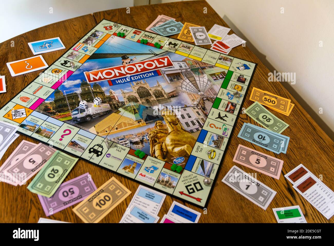 Monopoly uk edition hi-res stock photography and images - Alamy