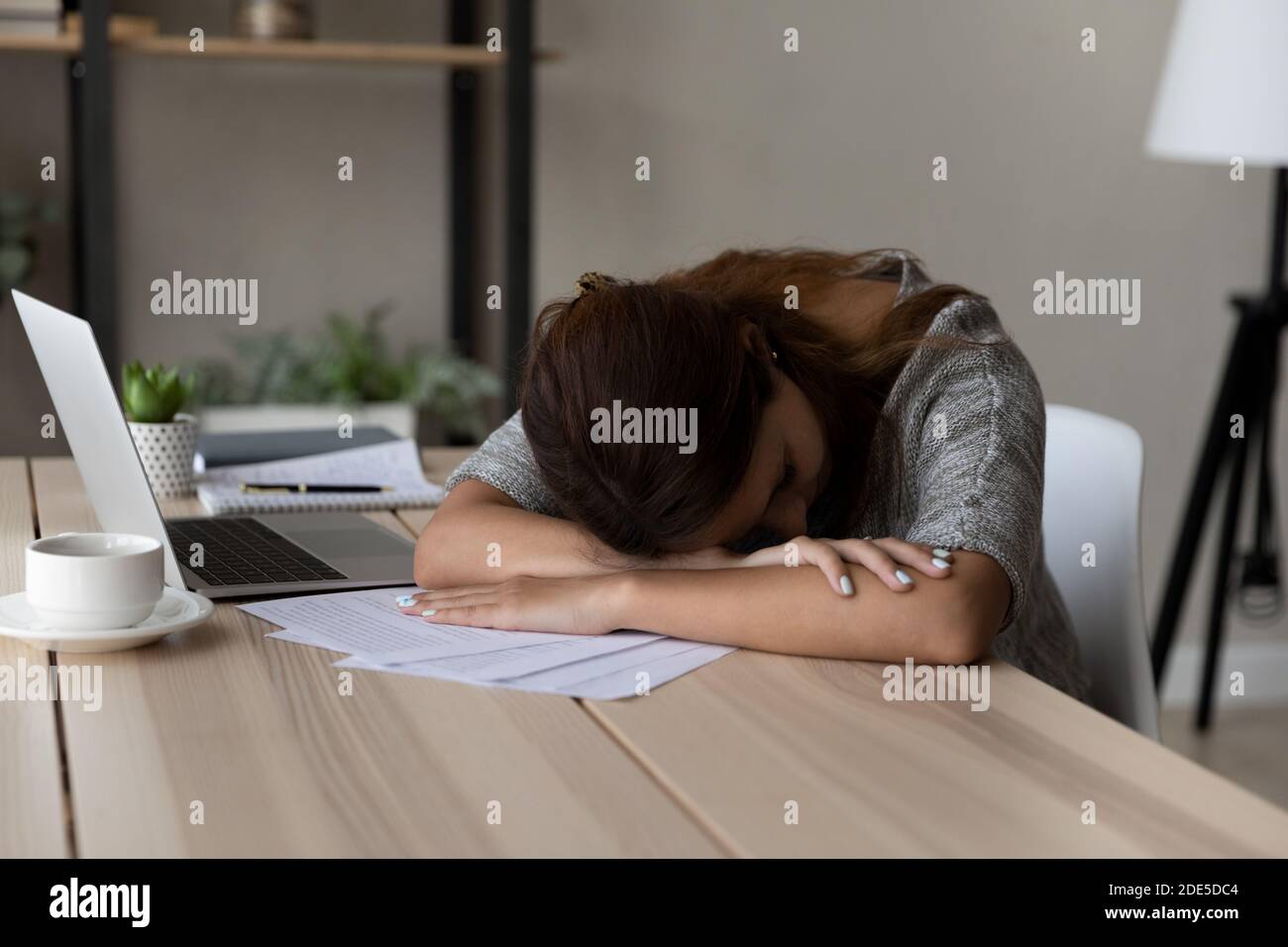 Asleep at table hi-res stock photography and images - Alamy