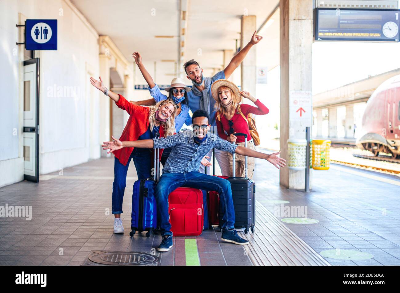 Teenager airport luggage hi-res stock photography and images - Alamy
