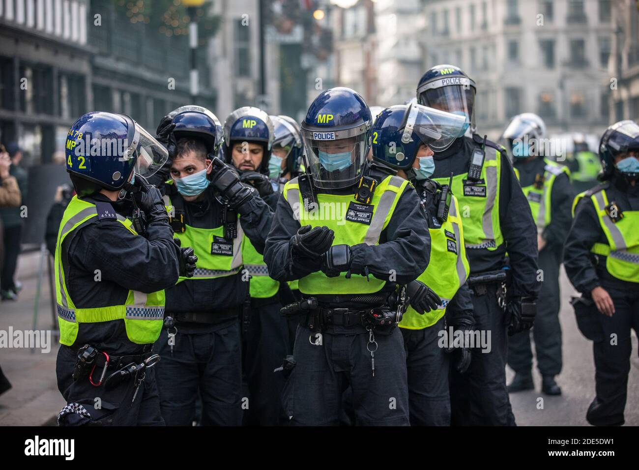 Protesters london street hi-res stock photography and images - Alamy