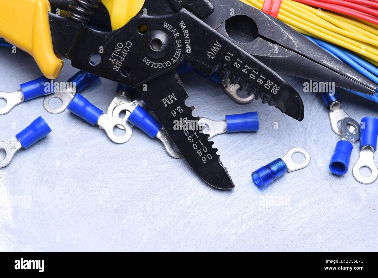 Electrical crimping tool hi-res stock photography and images - Alamy
