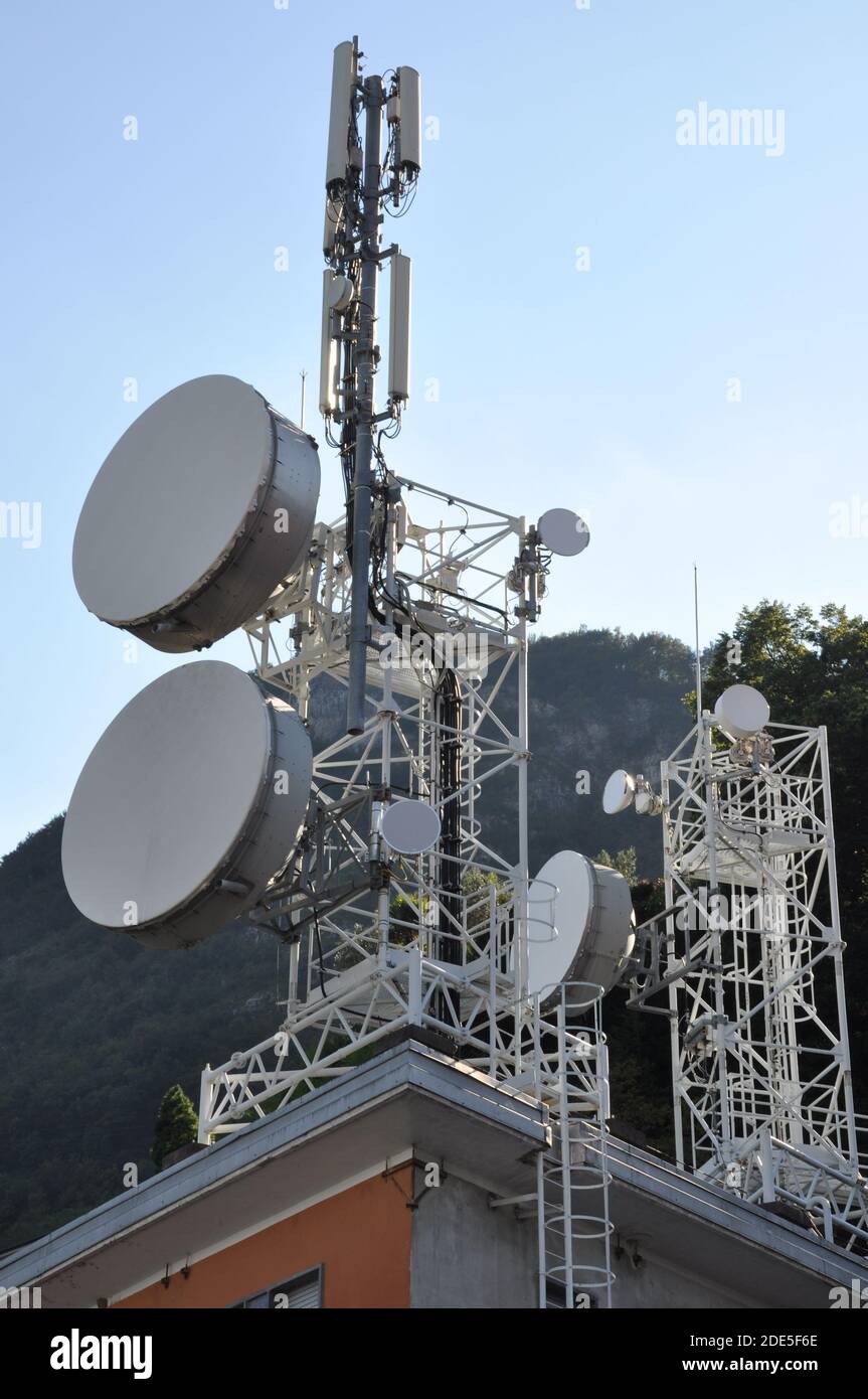 Antennas on top building hi-res stock photography and images - Alamy