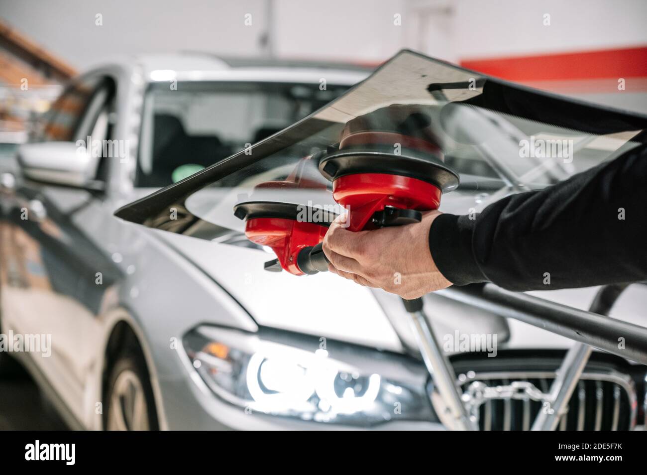 Car glass repair hi-res stock photography and images - Alamy