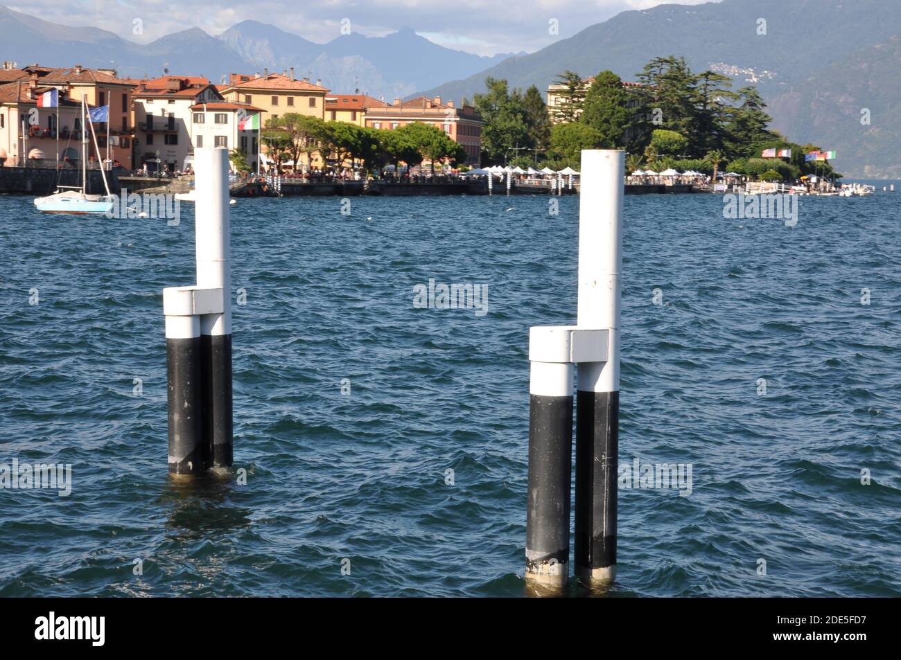 Harbor pole in the water Lake Como Stock Photo - Alamy
