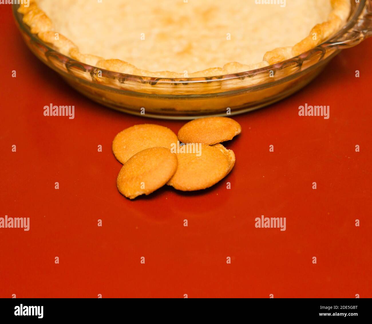 Crispy wafer shell hi-res stock photography and images - Alamy