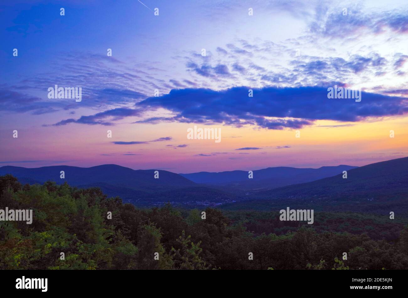 Stratus clouds mountain hi-res stock photography and images - Alamy
