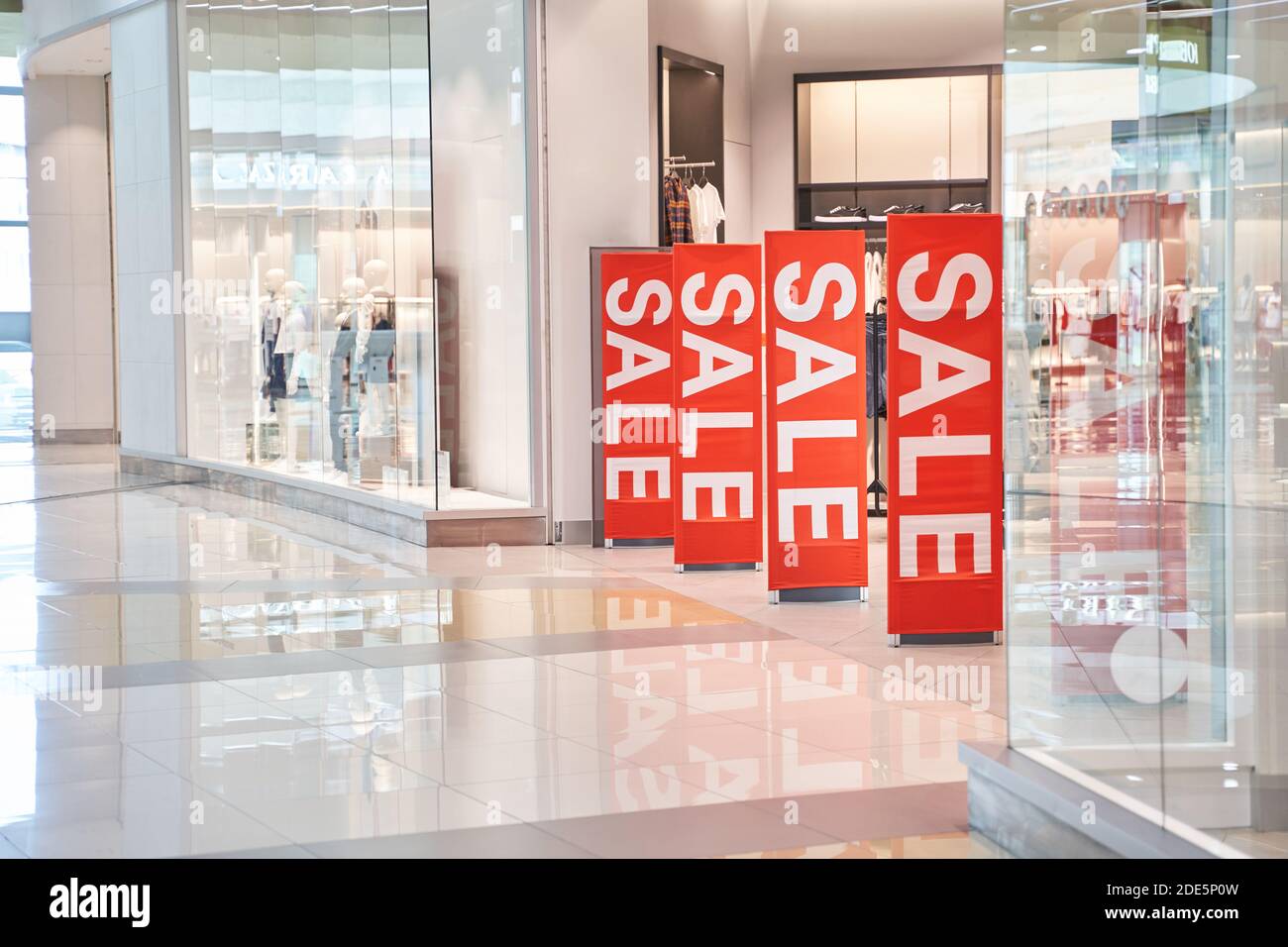 Sale red sign at mall. Discount concept Stock Photo - Alamy